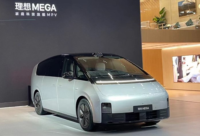 理想MEGA亮相广州车展，明年2月下旬交付